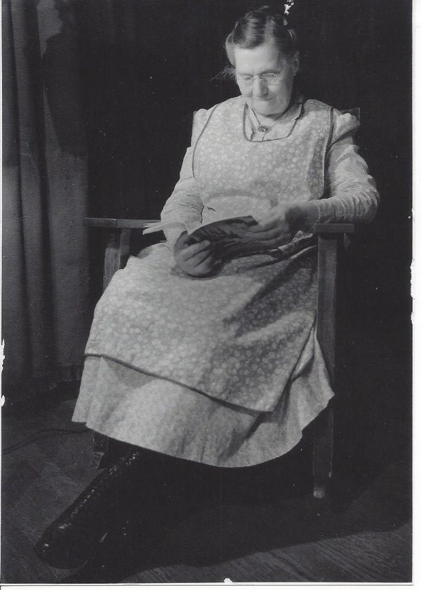 Youst Family Photos – Keeper of the Family