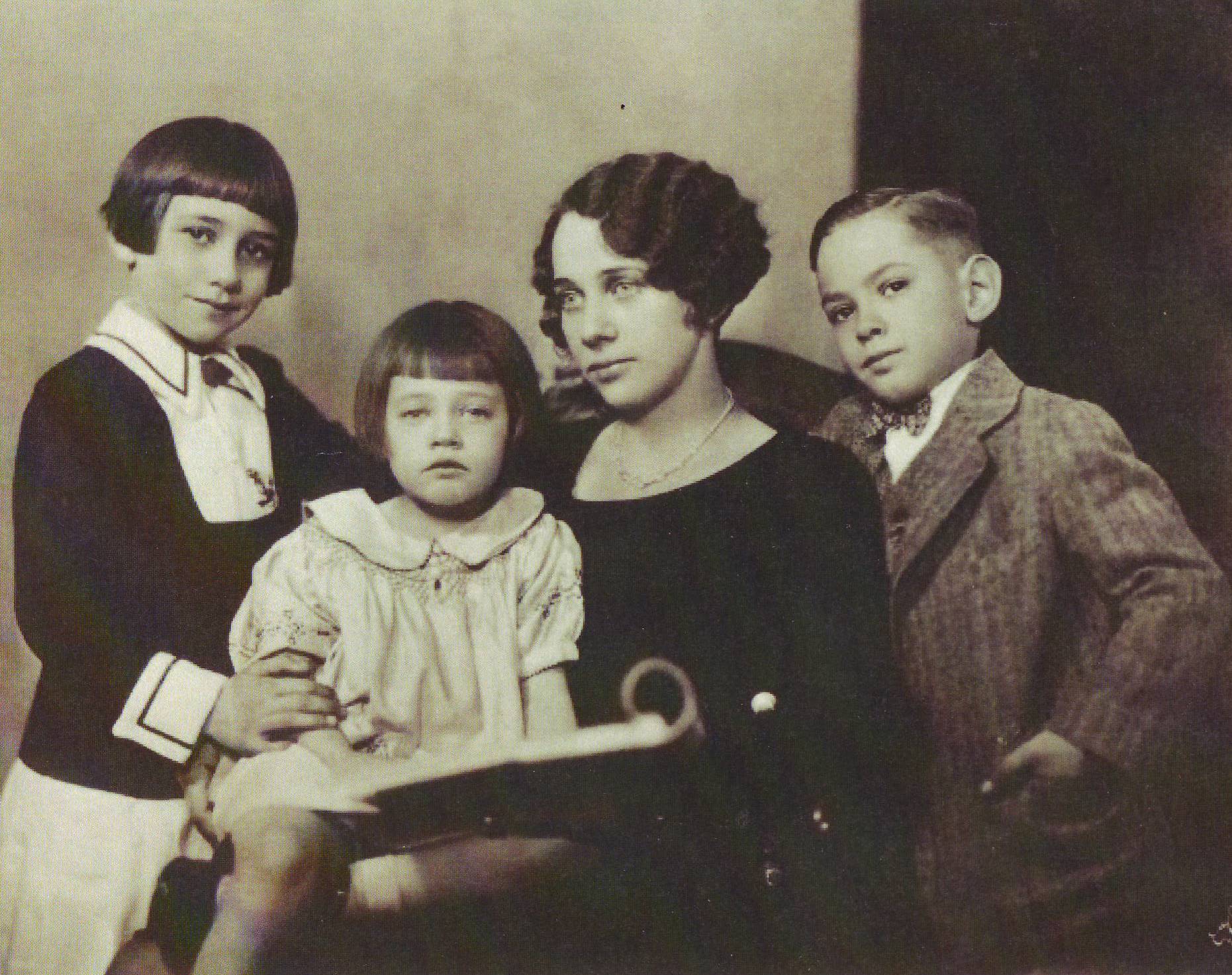 Goff Family Photos – Keeper of the Family